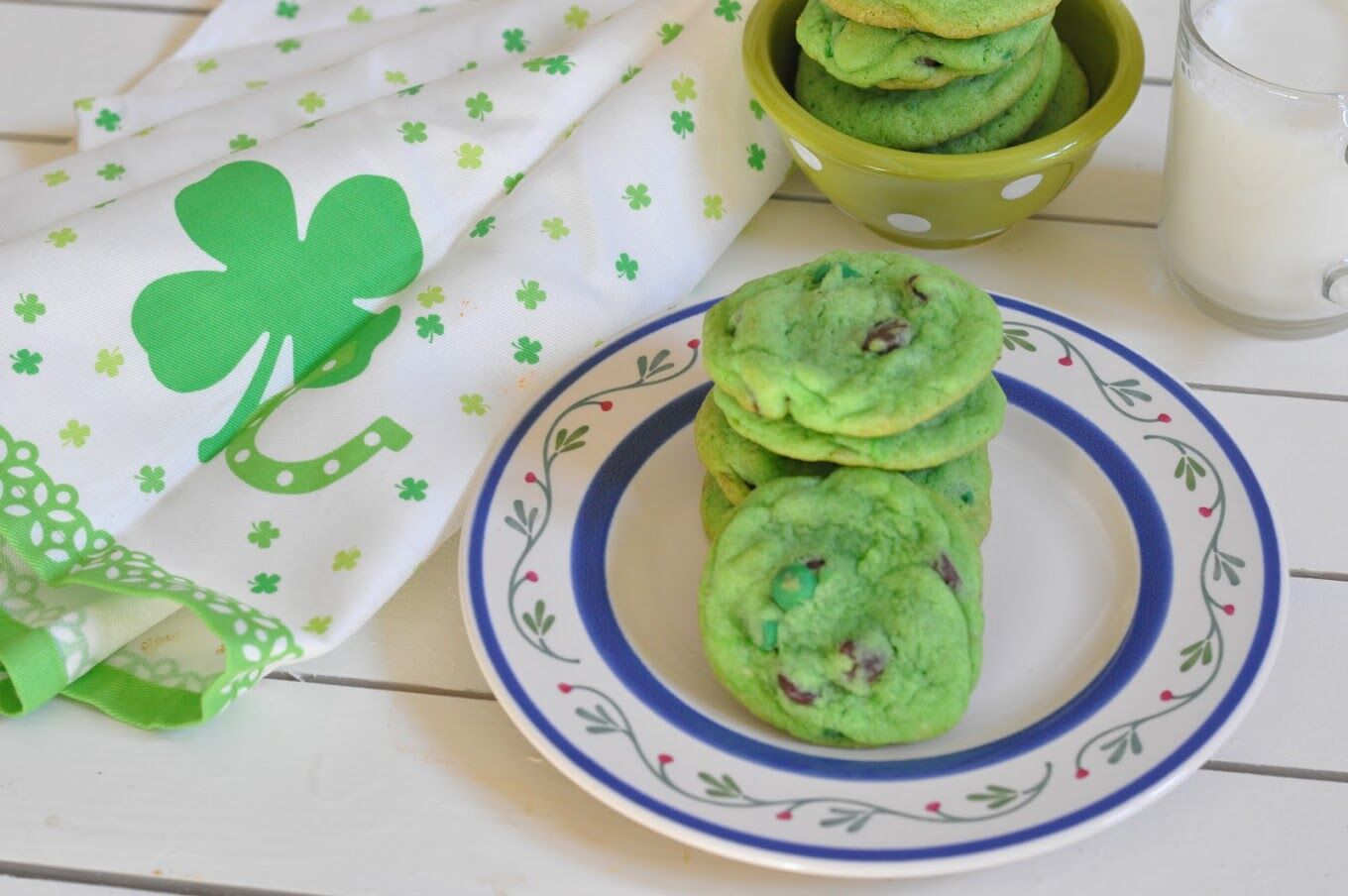 Green chocolate chip cookies for St. Patrick Day - Zesty South Indian ...