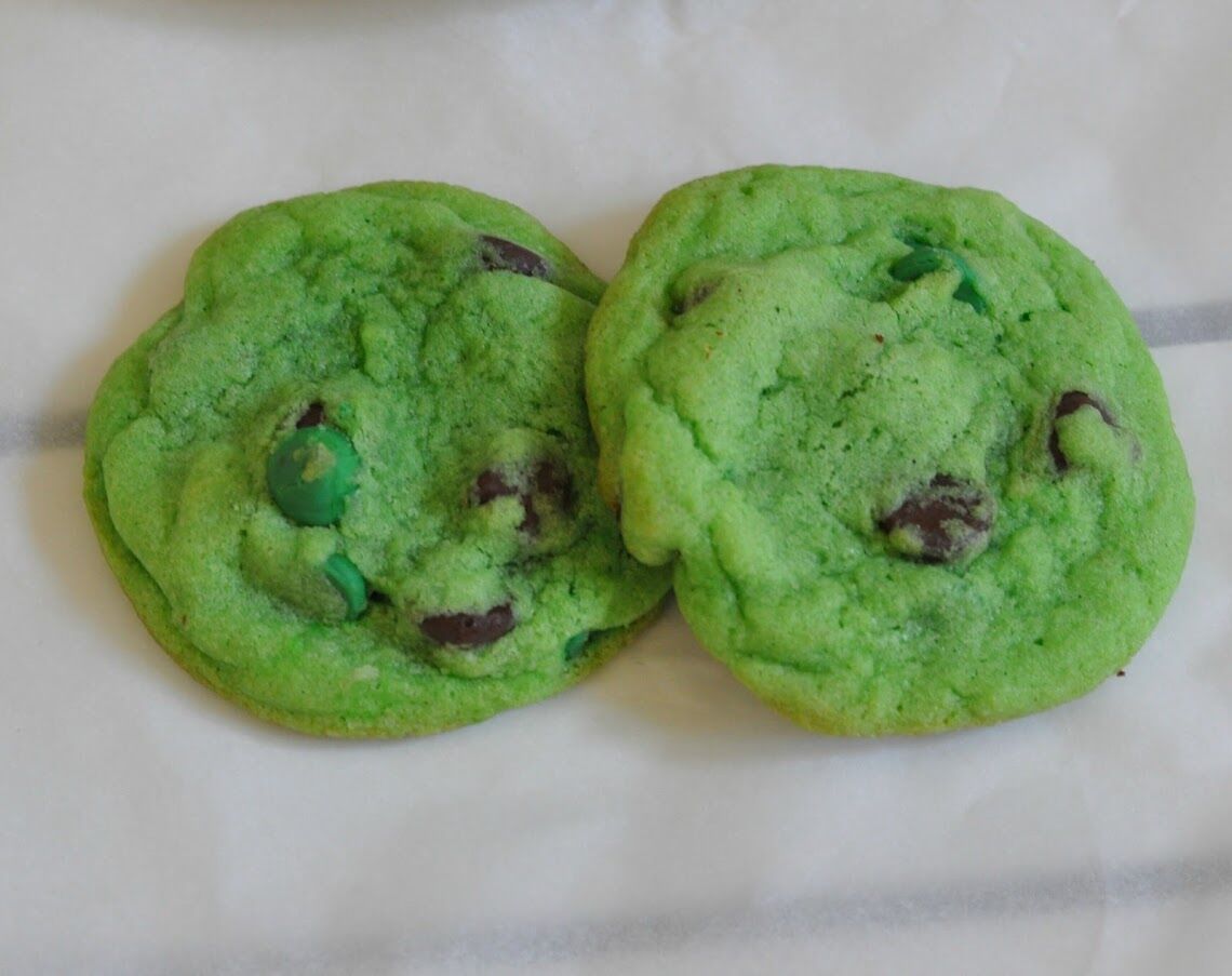 Green chocolate chip cookies for St. Patrick Day - Zesty South Indian ...